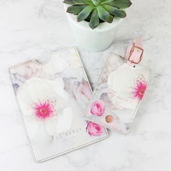 Travel Accessories | Travel Wallets & Travel Bags | Lisa Angel