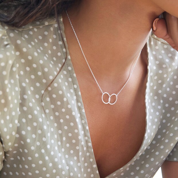 Brushed Interlocking Hoop Necklace in Silver | Lisa Angel