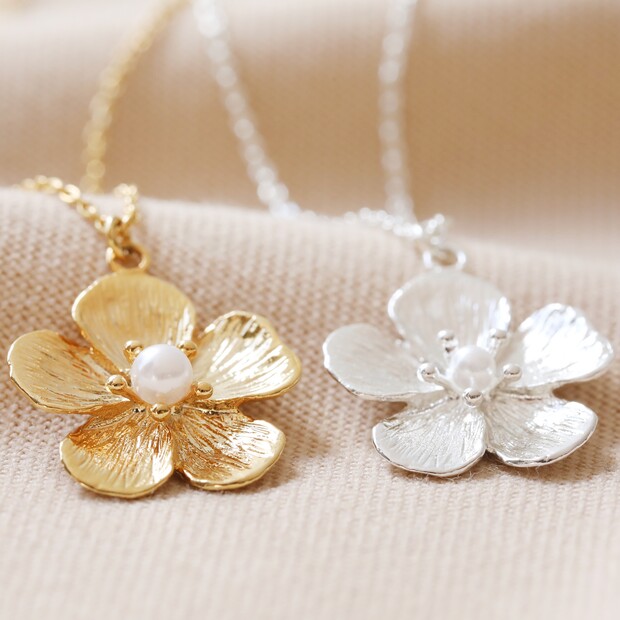 Large Flower Pendant Necklace with Pearl in Silver | Lisa Angel