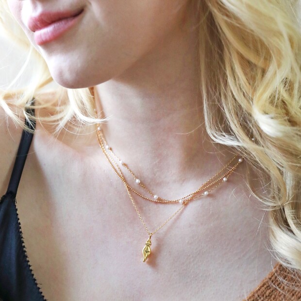 Feminine Figure Pendant Necklace in Gold | Lisa Angel