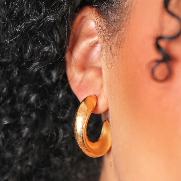 Stainless Steel Chunky Fluid Hoop Earrings in Gold | Lisa Angel