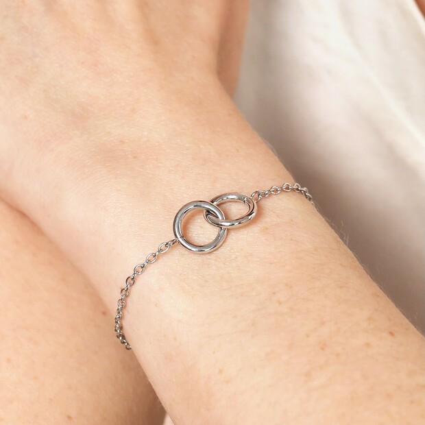 Stainless Steel Interlocking Circles Charm Bracelet | Lisa Angel